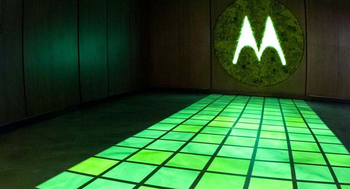 Interactive Retail Displays: 7 Game-Changing Technologies